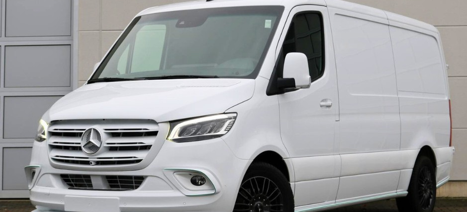 White Sensation von VanSports: Mercedes-Benz Sprinter 907 im All White ...