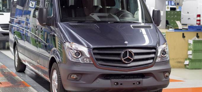 Nacht der offenen Tür im MB Werk Düsseldorf : Am 17. Oktober 2013 ...