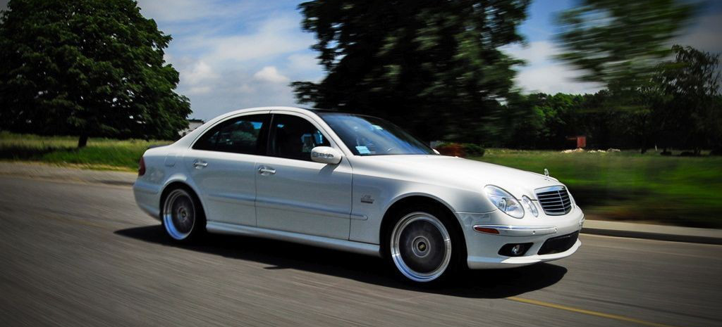 Voll auf die Zwölf: US-Tuner impft Mercedes E-Klasse mit V12 Triebwerk ...