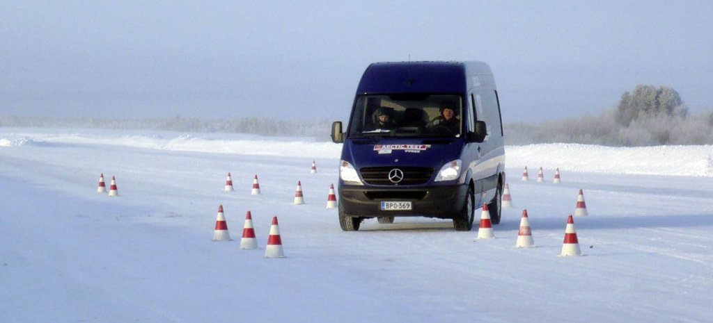 Sieger im Van-Wintertest: Mercedes-Benz Sprinter: Mercedes-Benz ...