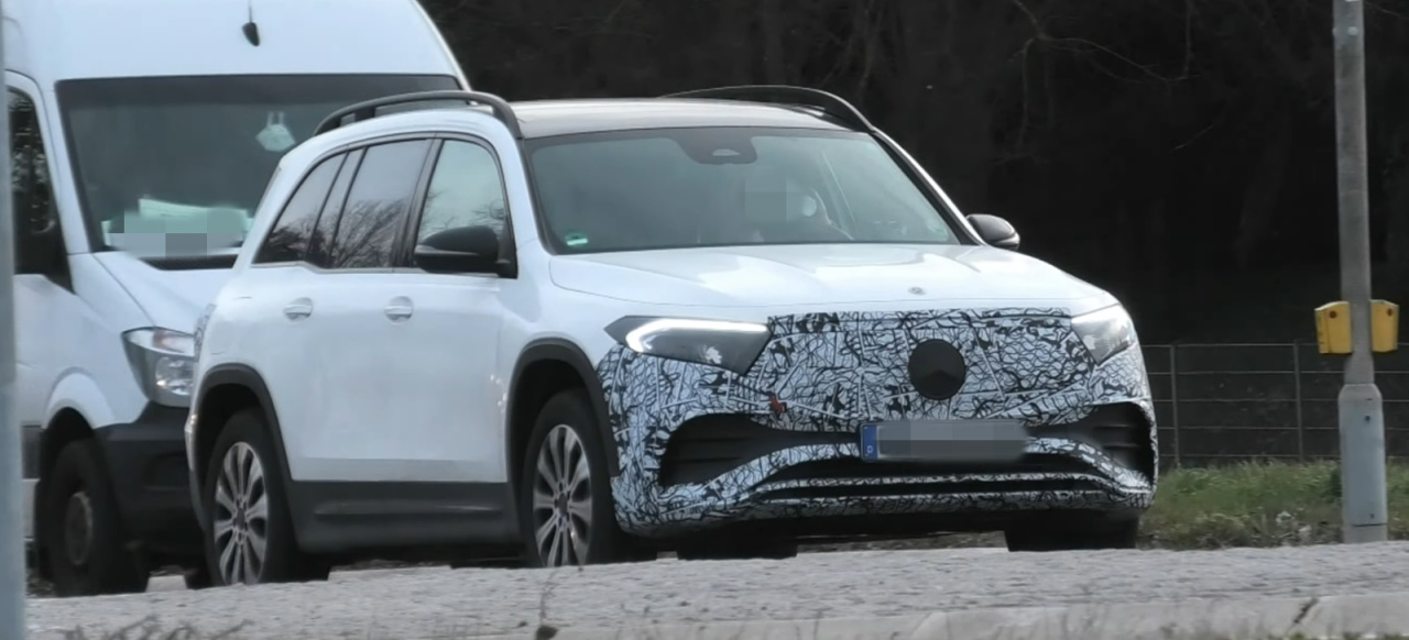 Mercedes Erlkönig erwischt: Spy Shot: Aktuelle Bilder von der EQB X243 ...