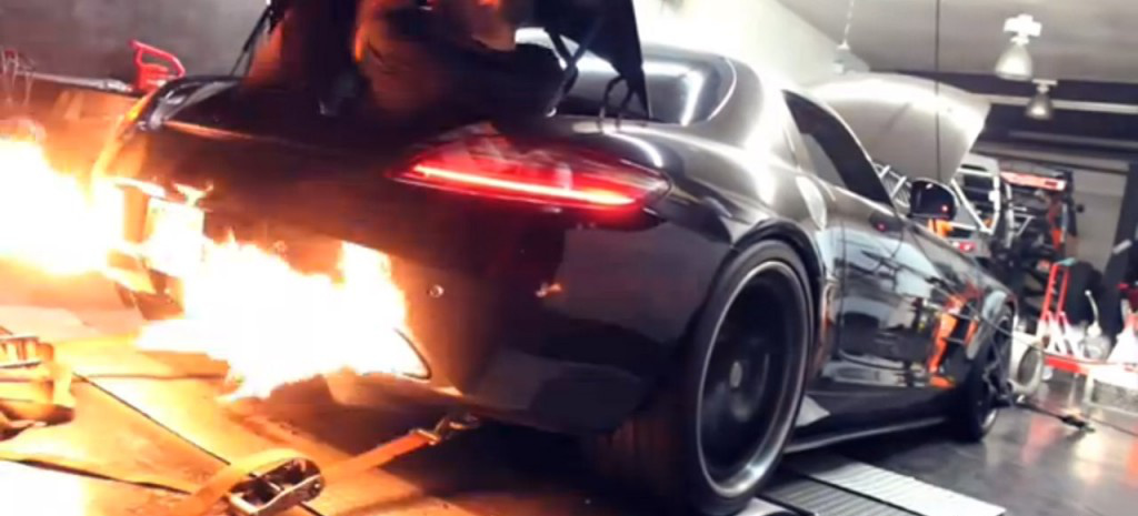 Feuerspucker: 850 PS SLS spuckt Flammen auf dem Dyno: Auf dem ...