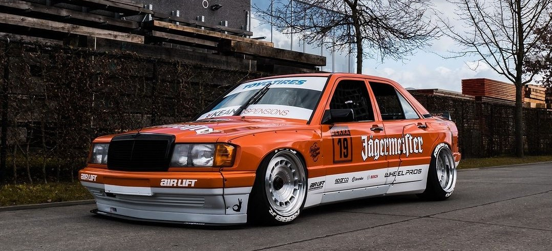 Mercedes 190E im Rocket-Bunny-Kleid: Platzhirsch auf der Piste dank ...