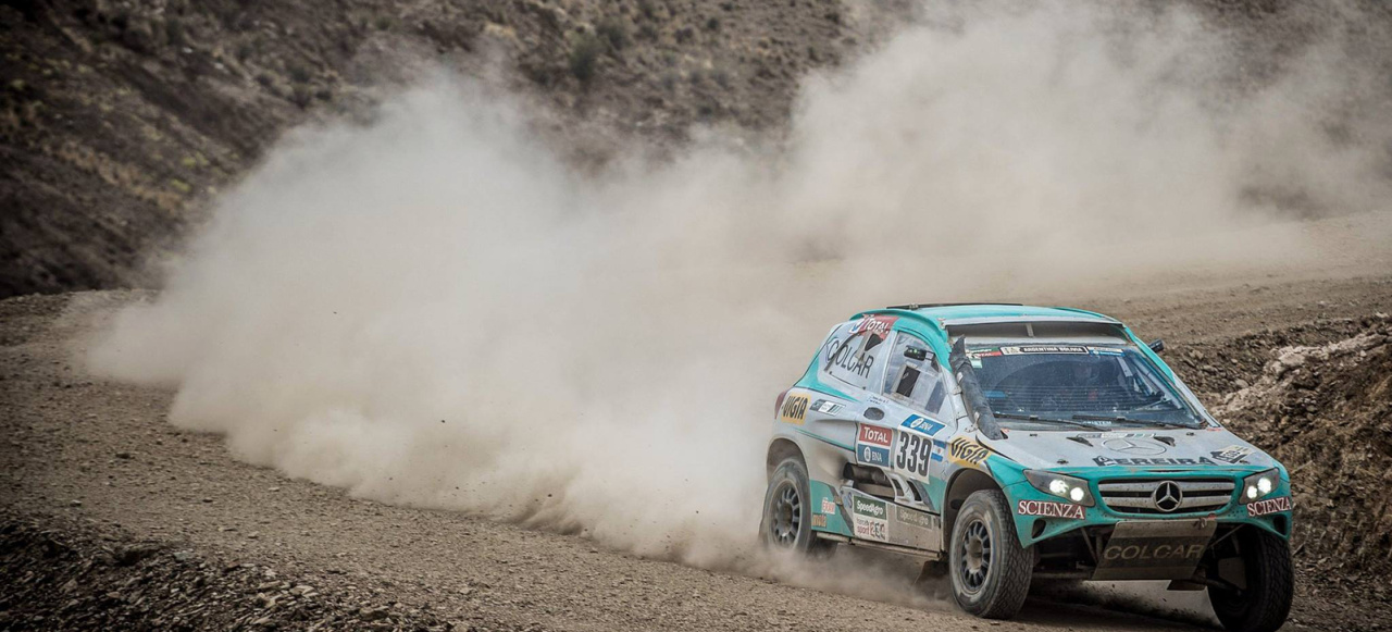 Video: Ein GLA fürs Grobe: Colcar RT tritt mit einem GLA Prototyp AMG ...