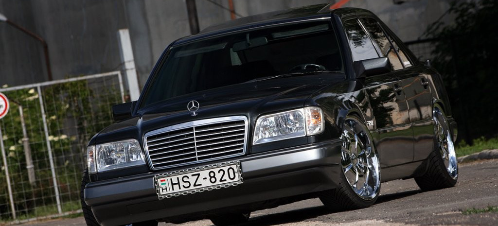 Ein glitzernder Straßenkreuzer: Der Mercedes-Benz W124 DUB Pimp Style ...