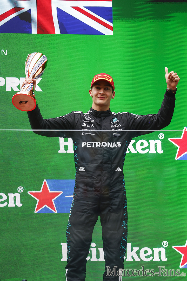 Mercedes-Stern strahlt beim China GP: Mercedes Power auf allen drei ...