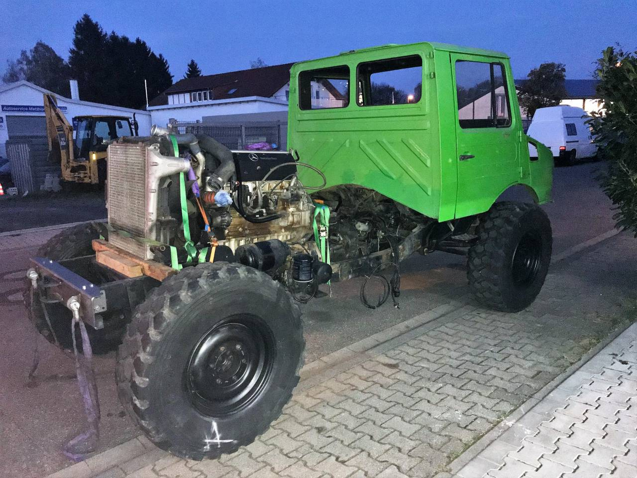 Unimog als Rallye-Monster: RaceMog II: Mercedes Unimog mit Mittelmotor ...