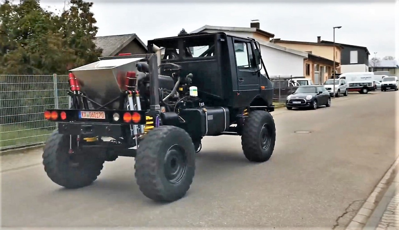 Unimog als Rallye-Monster: RaceMog II: Mercedes Unimog mit Mittelmotor ...