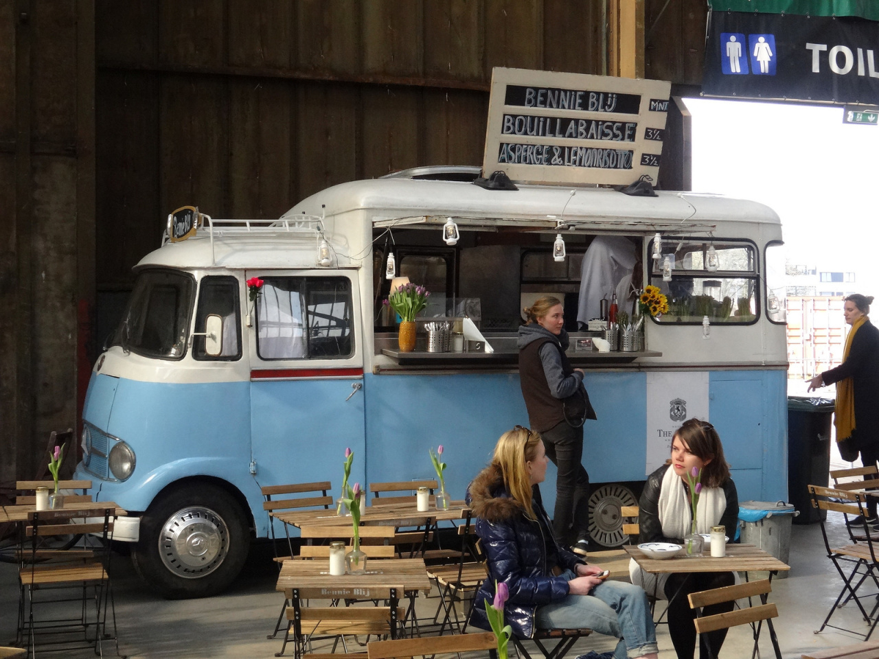 Mercedes-Benz Foodtrucks: Rollende Sterneküche: Biss gleich am ...