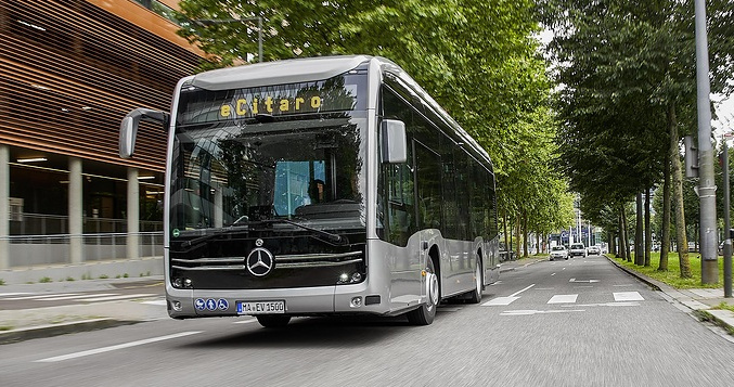 Erste vier Mercedes‑Benz eCitaro K gehen nach Italien: Europa-Premiere ...