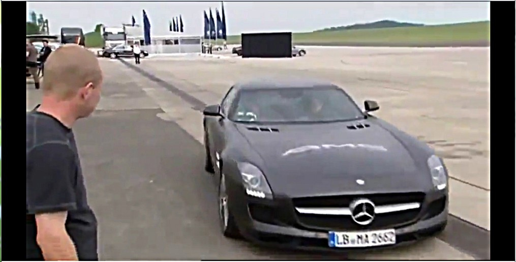 VIDEO: Drifts mit Mercedes CLS 63 AMG und SLS AMG: Drift Challenge ...