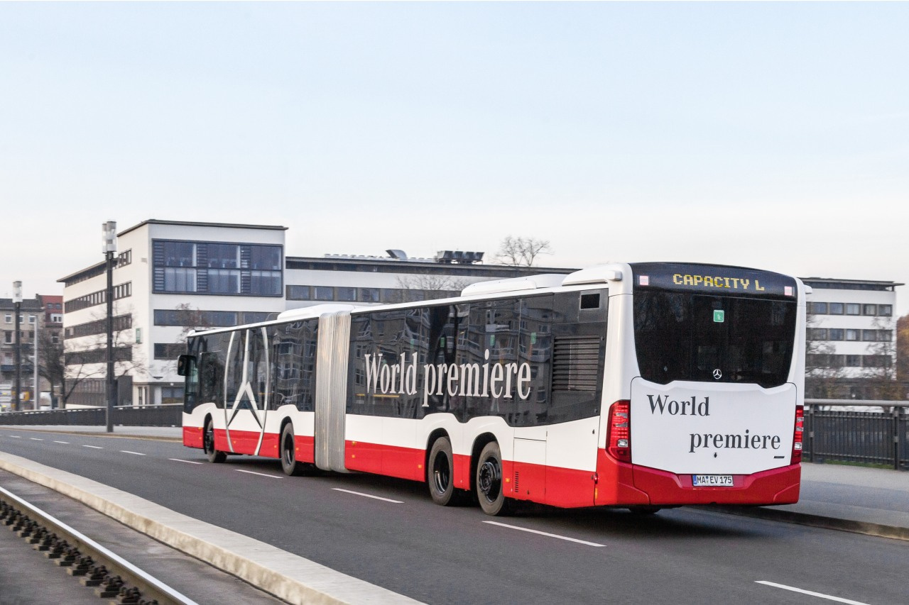 Mercedes-Benz Bus XXL: Premiere für Mercedes-Benz CapaCity L : Der neue ...