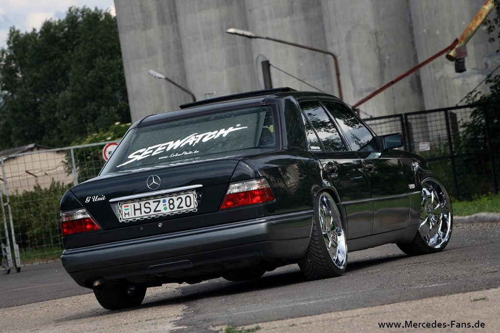 Ein glitzernder Straßenkreuzer: Der Mercedes-Benz W124 DUB Pimp Style ...
