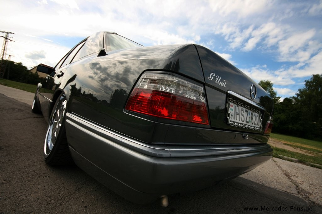 Ein glitzernder Straßenkreuzer: Der Mercedes-Benz W124 DUB Pimp Style ...