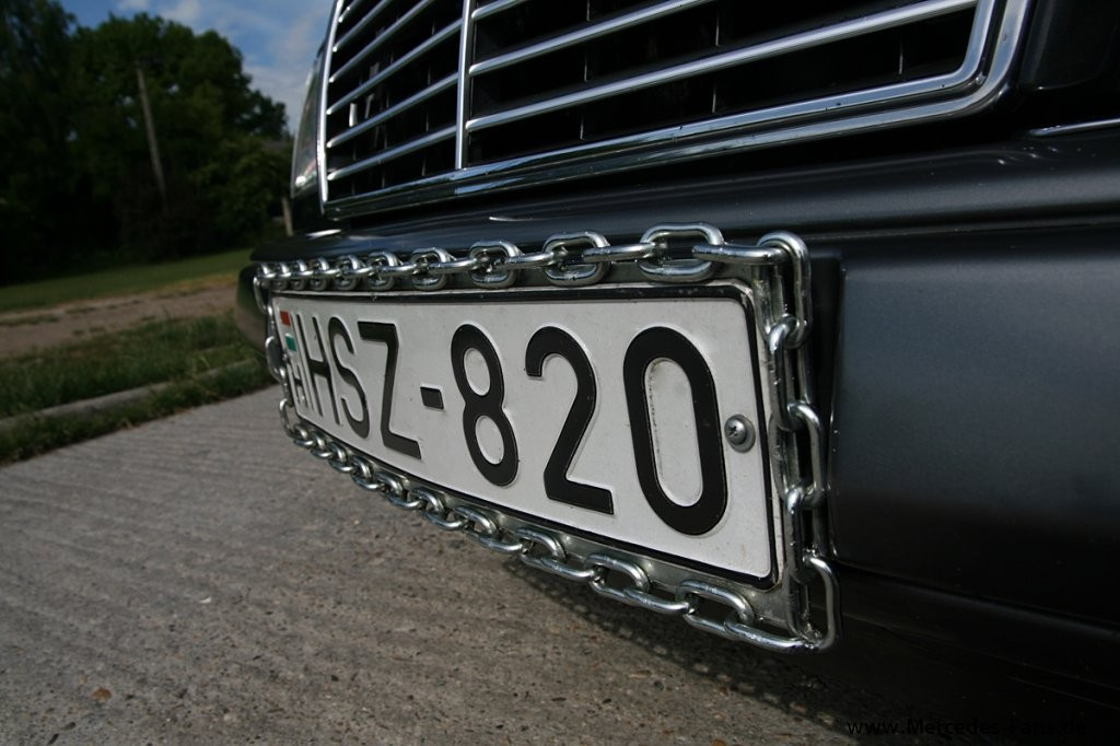 Ein glitzernder Straßenkreuzer: Der Mercedes-Benz W124 DUB Pimp Style ...