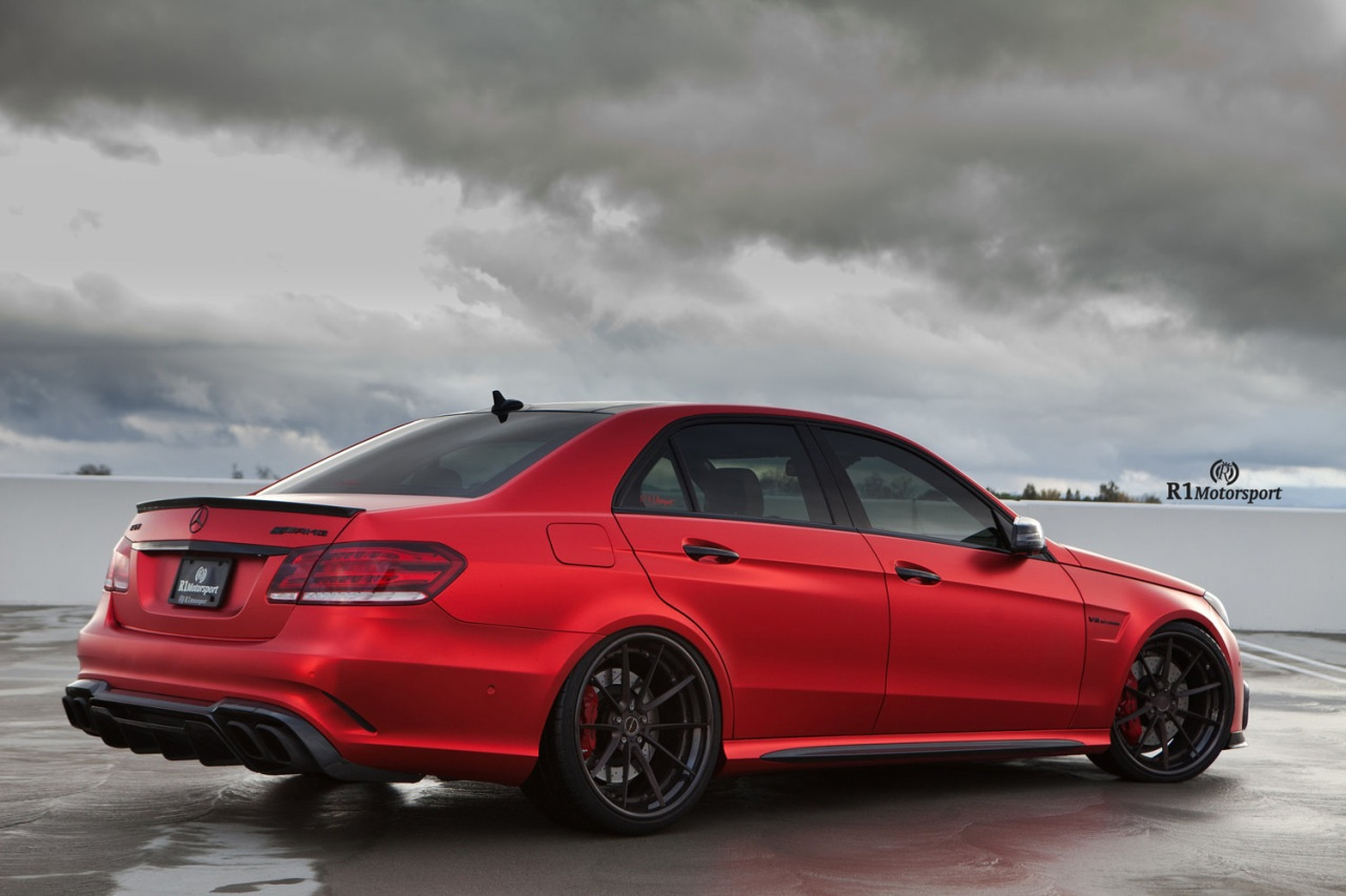 Mercedes-Benz E63 AMG 4MATIC: Auf die Spitze getrieben: Rot. Rassig ...