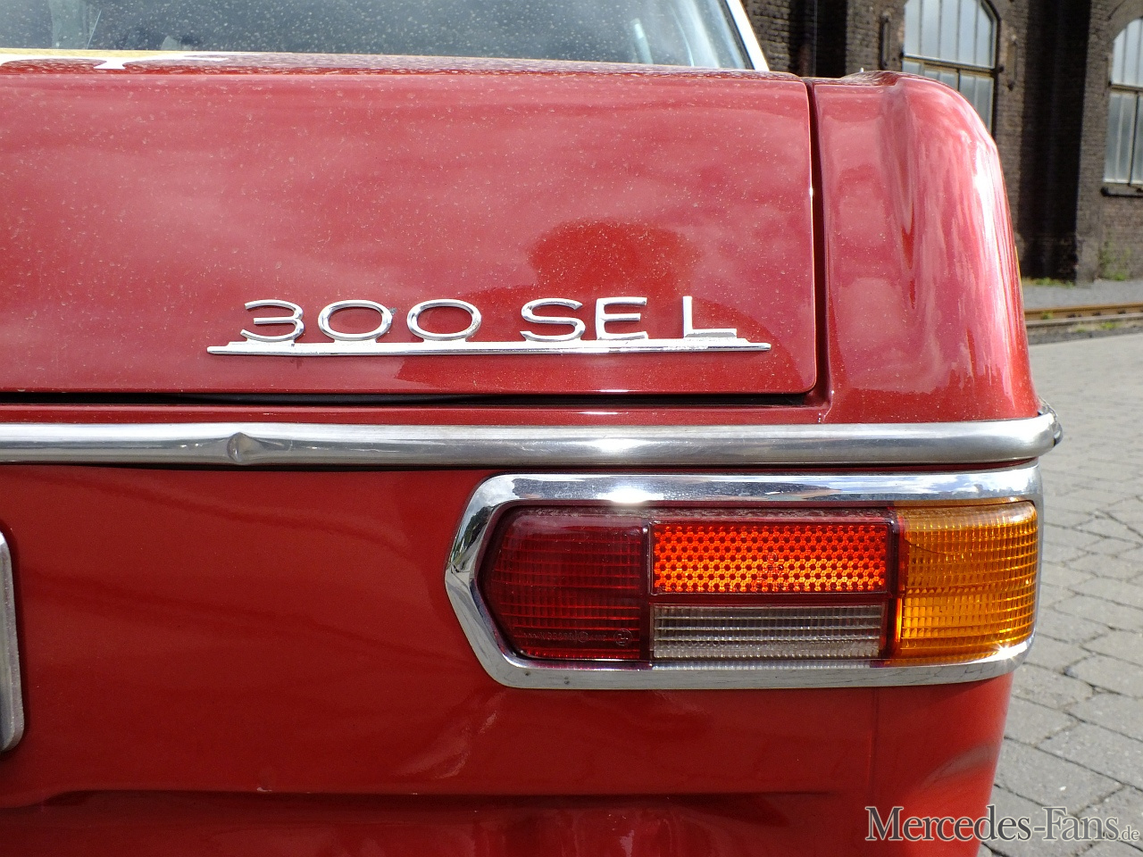 Die Rote Sau genießt ihren Legendenstatus: Mercedes-Benz 300 SEL AMG 6 ...