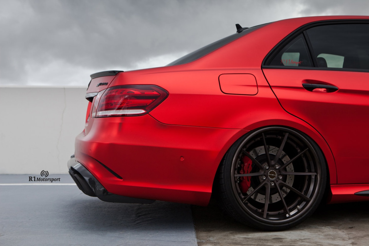 Mercedes-Benz E63 AMG 4MATIC: Auf die Spitze getrieben: Rot. Rassig ...