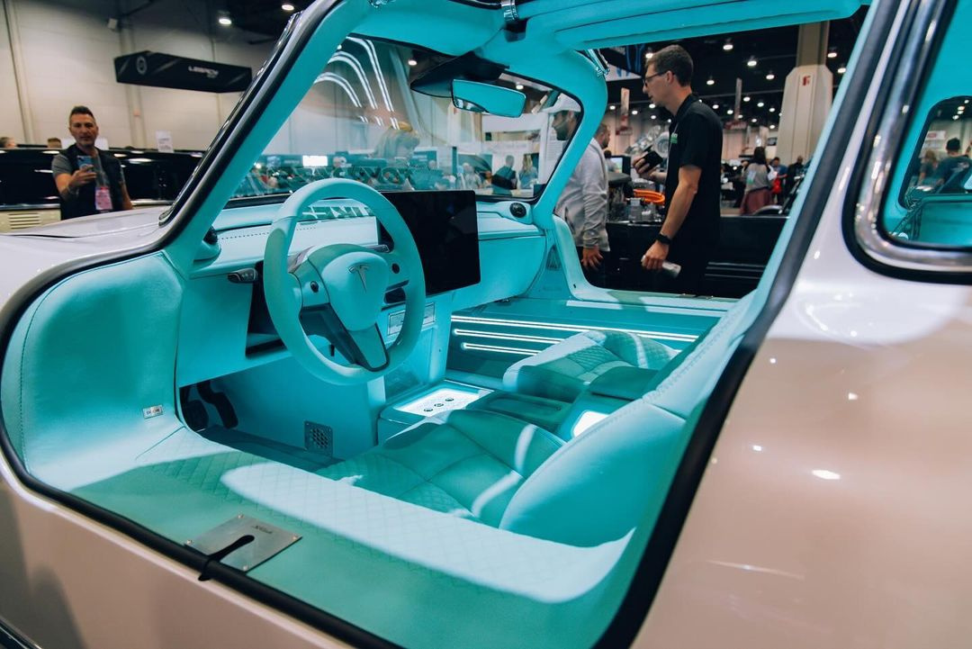 SEMA STAR: Mercedes 300 SL auf Tesla Model 3 Basis: Mercedes Hybrid ...