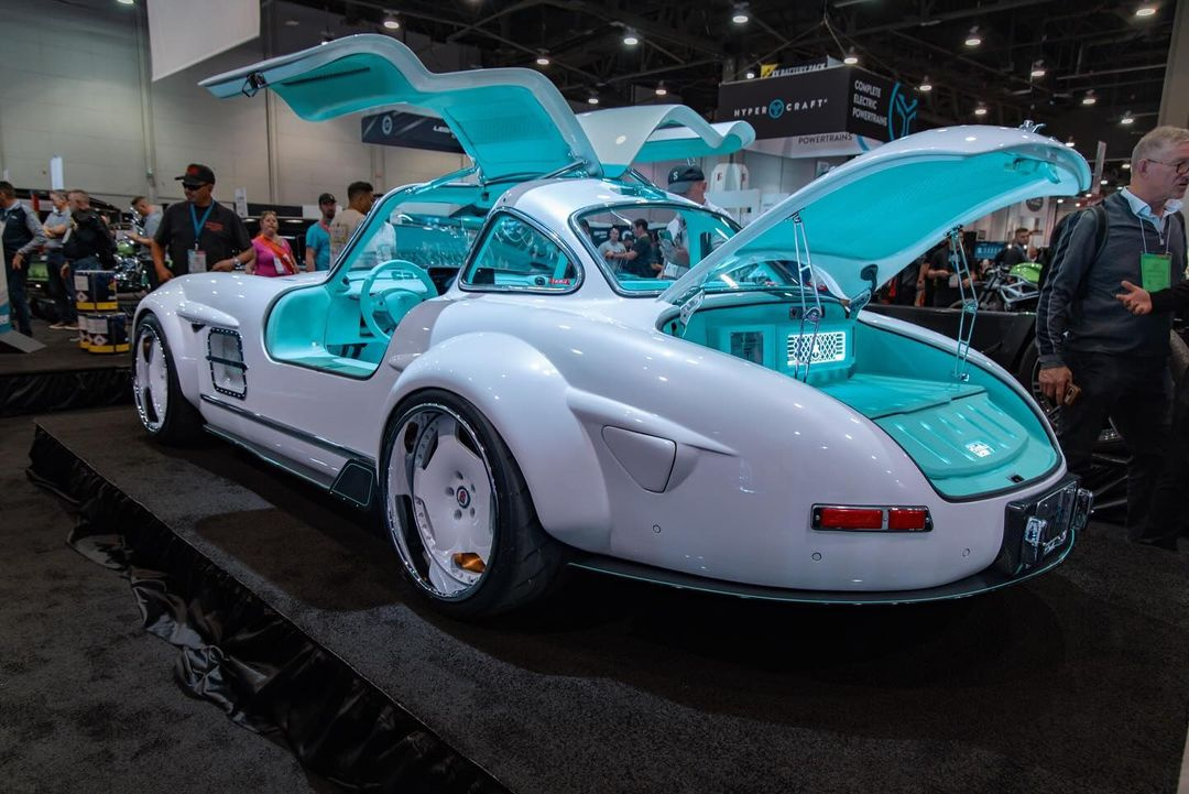 SEMA STAR: Mercedes 300 SL auf Tesla Model 3 Basis: Mercedes Hybrid ...