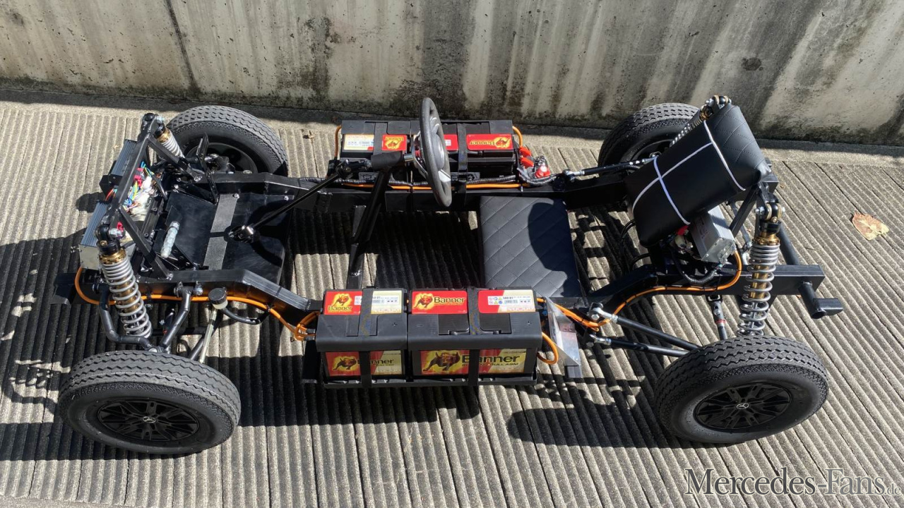 Mercedes-Benz G580 Nachbau im Maßstab 1:2: Halb so groß aber voll ...