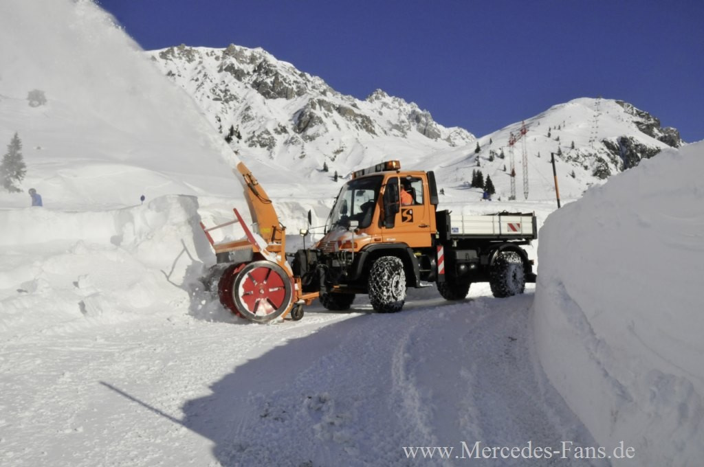 Einer kommt durch: Der Unimog im Winter: Unimog U 500 HLZ trotzt in ...