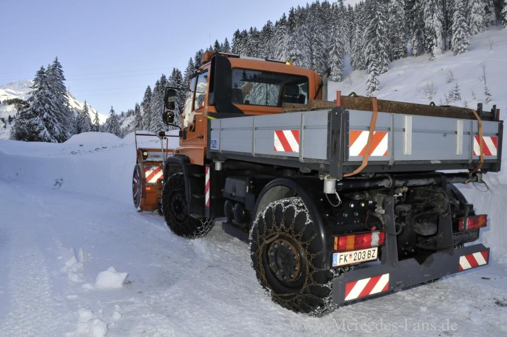Einer kommt durch: Der Unimog im Winter: Unimog U 500 HLZ trotzt in ...