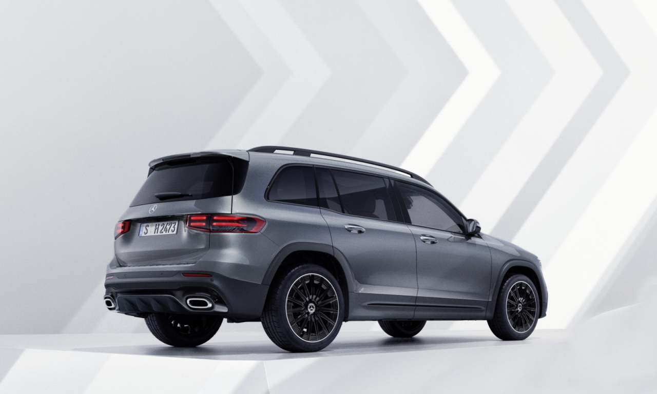 Mercedes-Benz Premiere: Doppel-Debüt: Vorhang auf für Mercedes GLA & GLB Facelift - Sternstunde ...