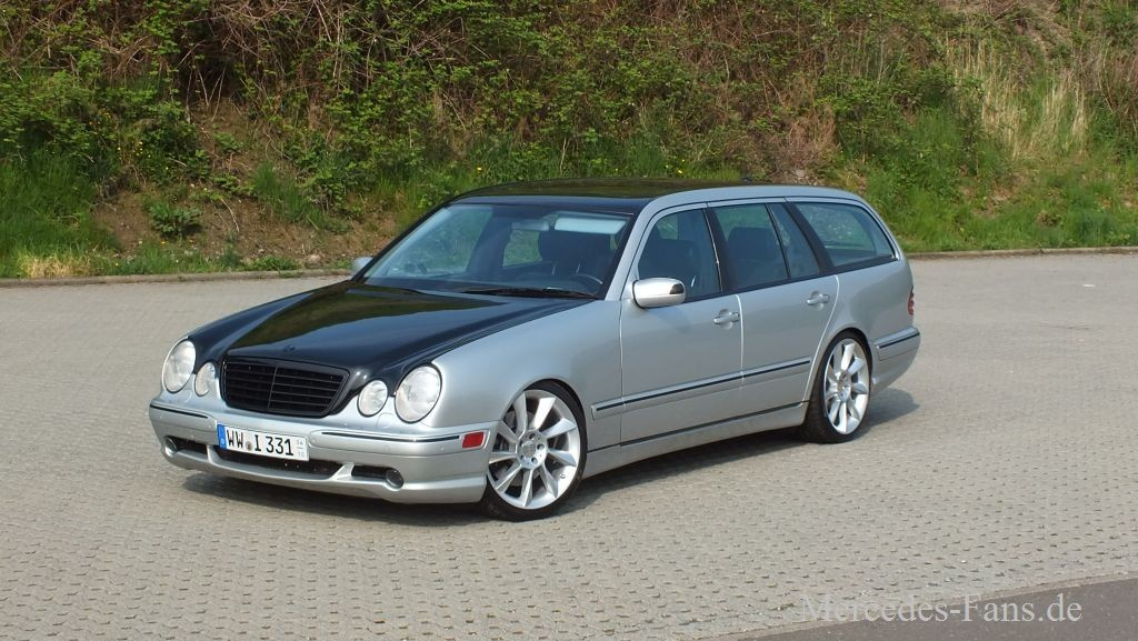 Mercedes S210: Cool kombiniert: Dynamisches Dress für einen 2000er ...