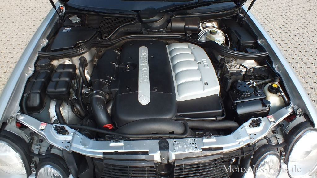 Mercedes S210: Cool kombiniert: Dynamisches Dress für einen 2000er ...