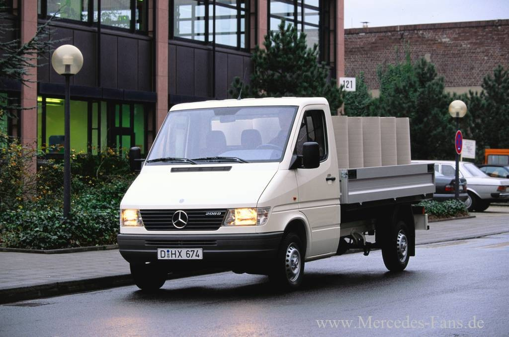 Die Jubiläums-Kiste: 15 Jahre MERCEDES-BENZ Sprinter: Ganz schön was ...