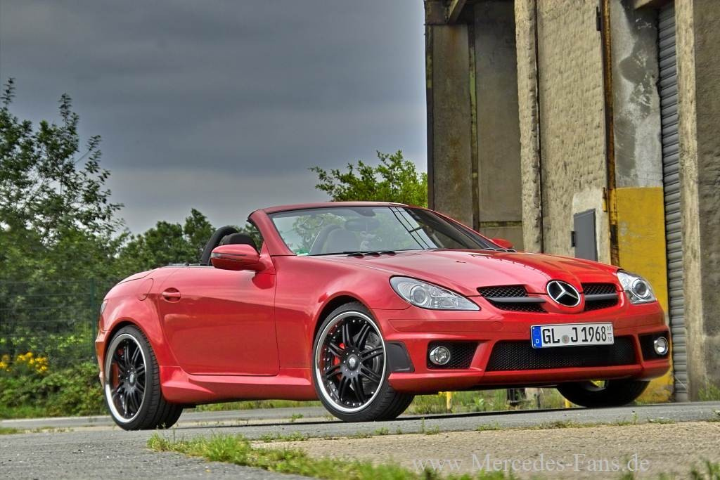 Roter Baron - rassig roter Mercedes SLK: Sehr rot und sehr gut schaut ...