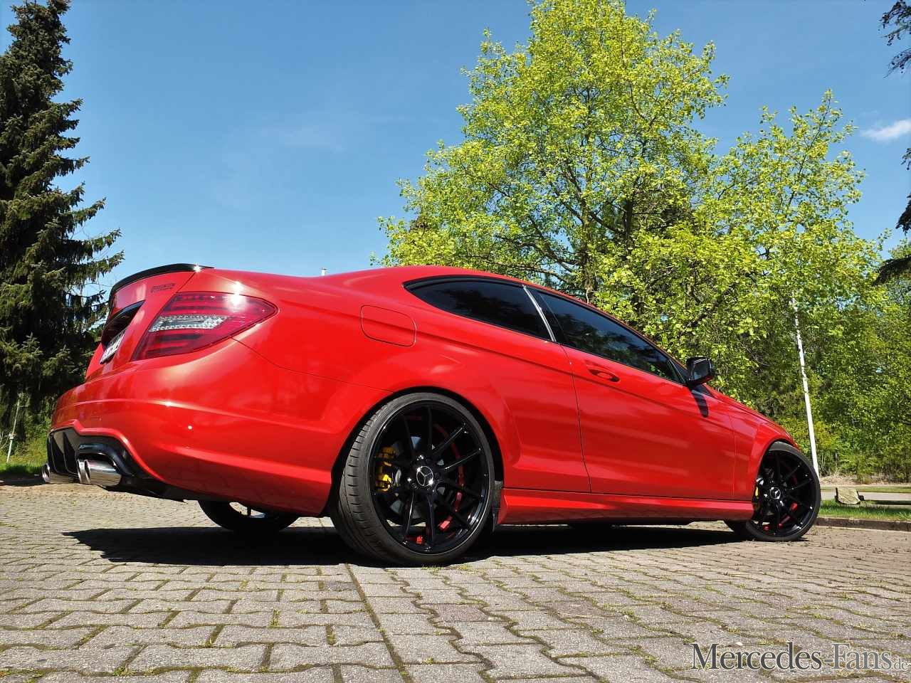 Mercedes-Benz C-Klasse Coupé C204:‭ ‬Mehr Sport an Bord: Rot und rassig ...