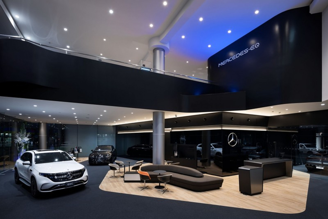 Electric only: Mercedes eröffnet ersten reinen E-Auto-Showroom: Der EQ ...