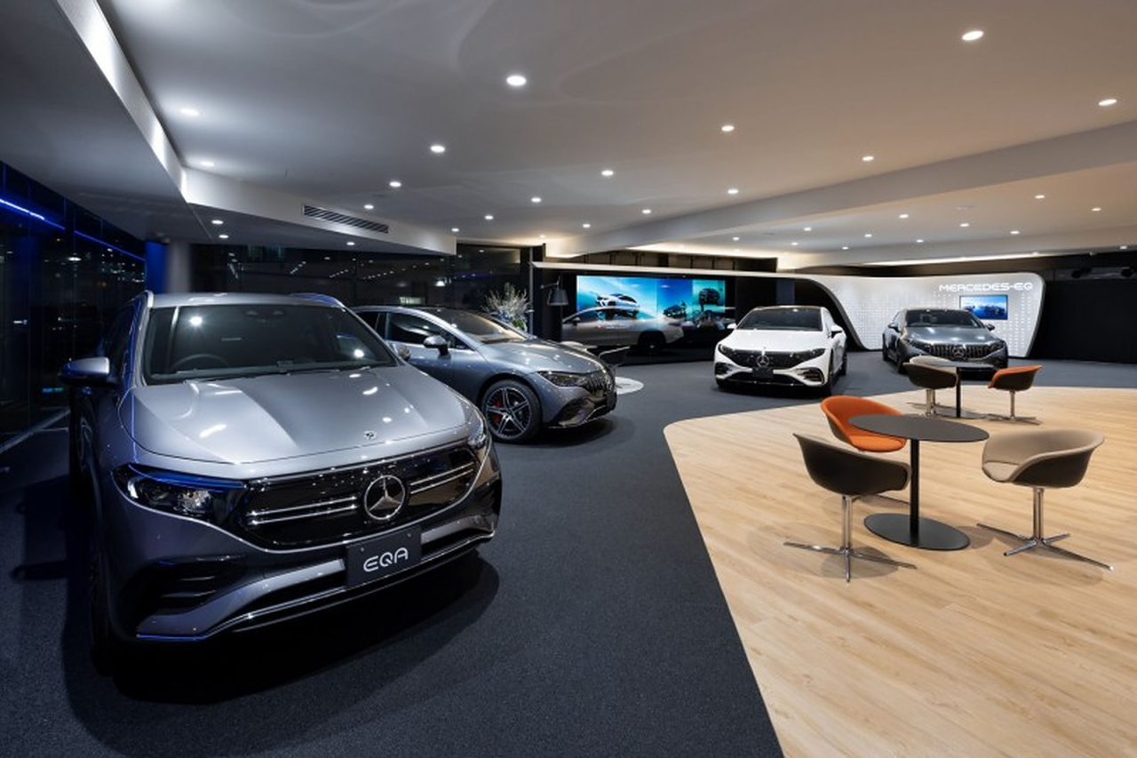 Electric only: Mercedes eröffnet ersten reinen E-Auto-Showroom: Der EQ ...