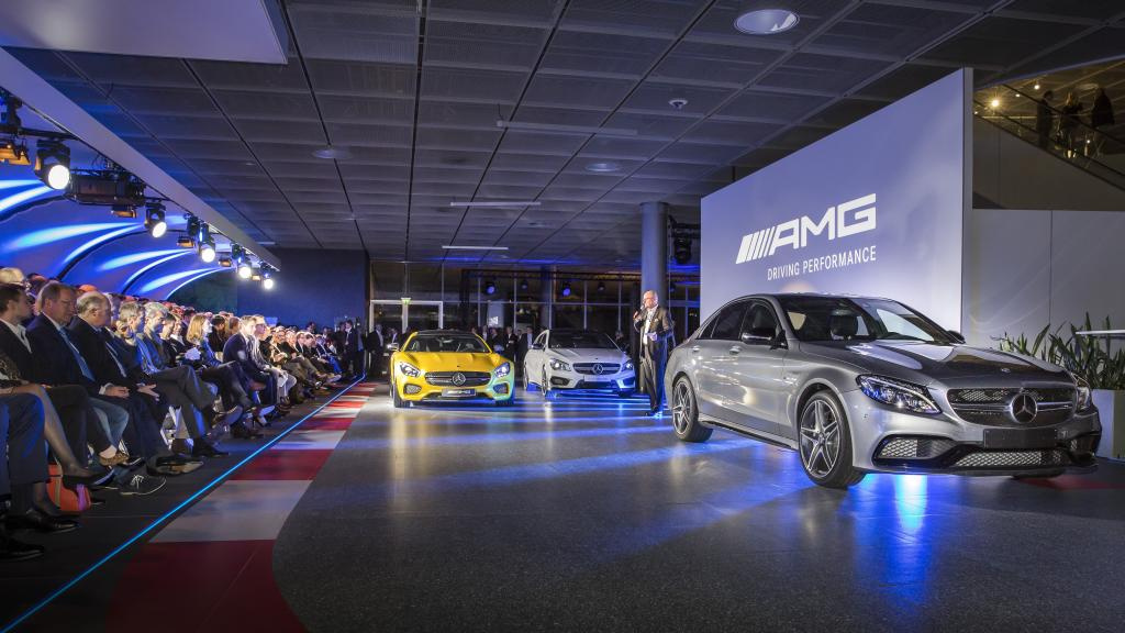 Das neue AMG Performance Center in der Niederlassung Stuttgart: Driving Performance erlebbar ...