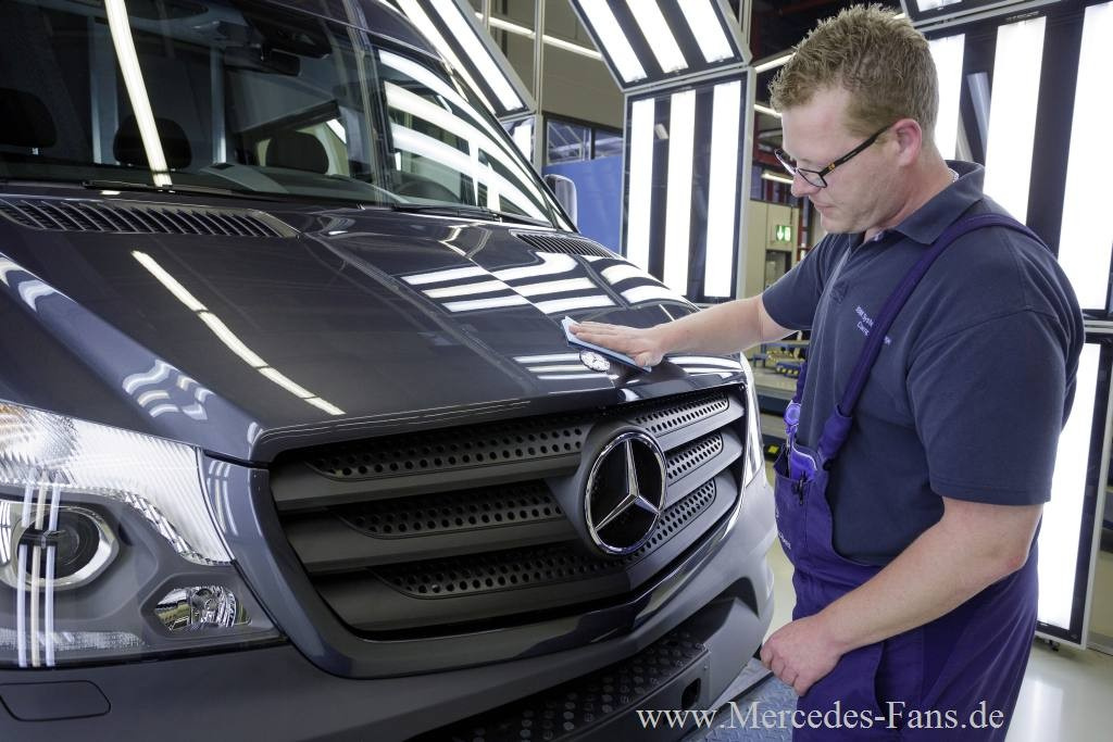 Nacht der offenen Tür im MB Werk Düsseldorf : Am 17. Oktober 2013 ...