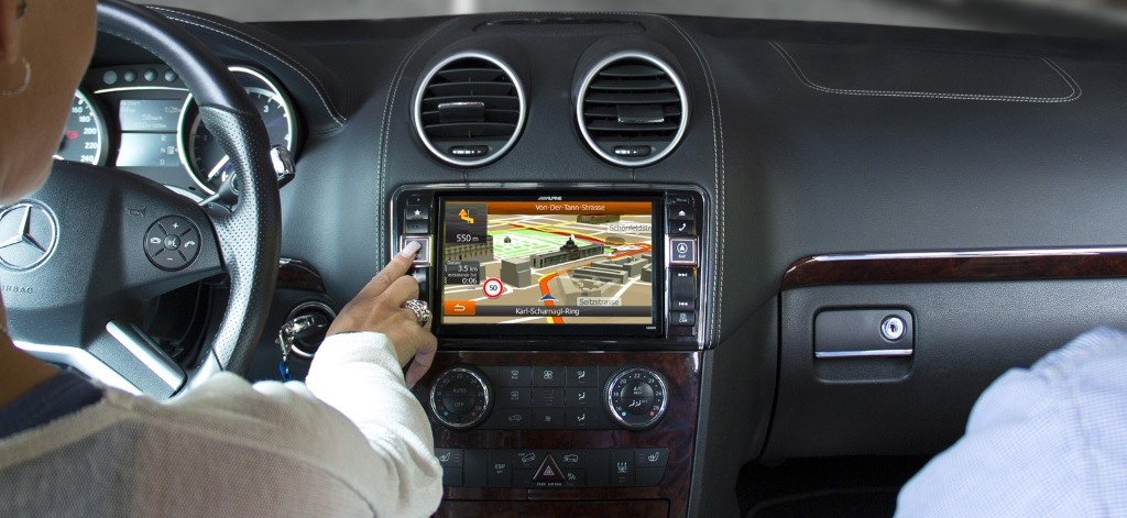Alpine Style Premium-Infotainment-System für den Mercedes-Benz ML und ... Alpine Style Premium-Infotainment-System für den Mercedes-Benz ML und ...