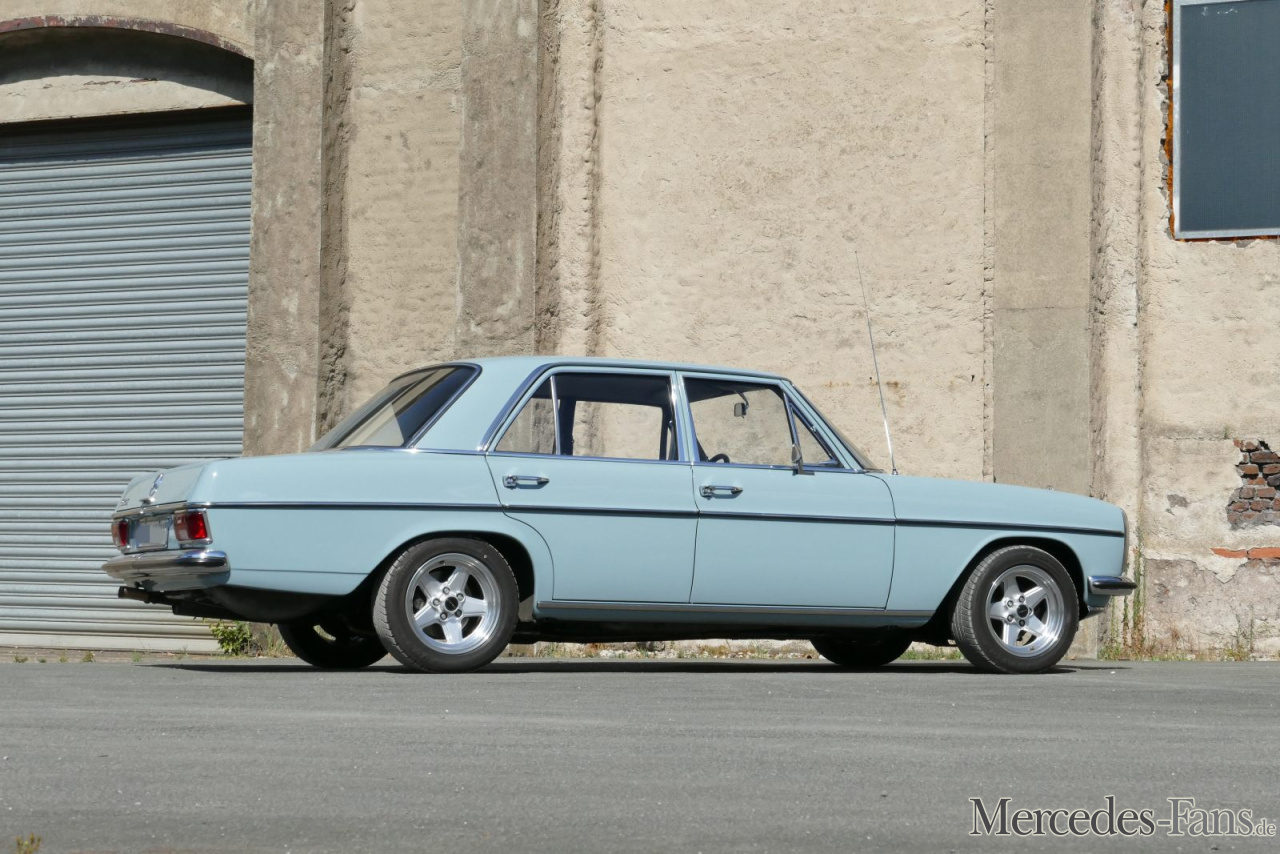 Sportsfreund: 68er Mercedes-Benz 220 W115: Restomod im AMG 250 Style ...