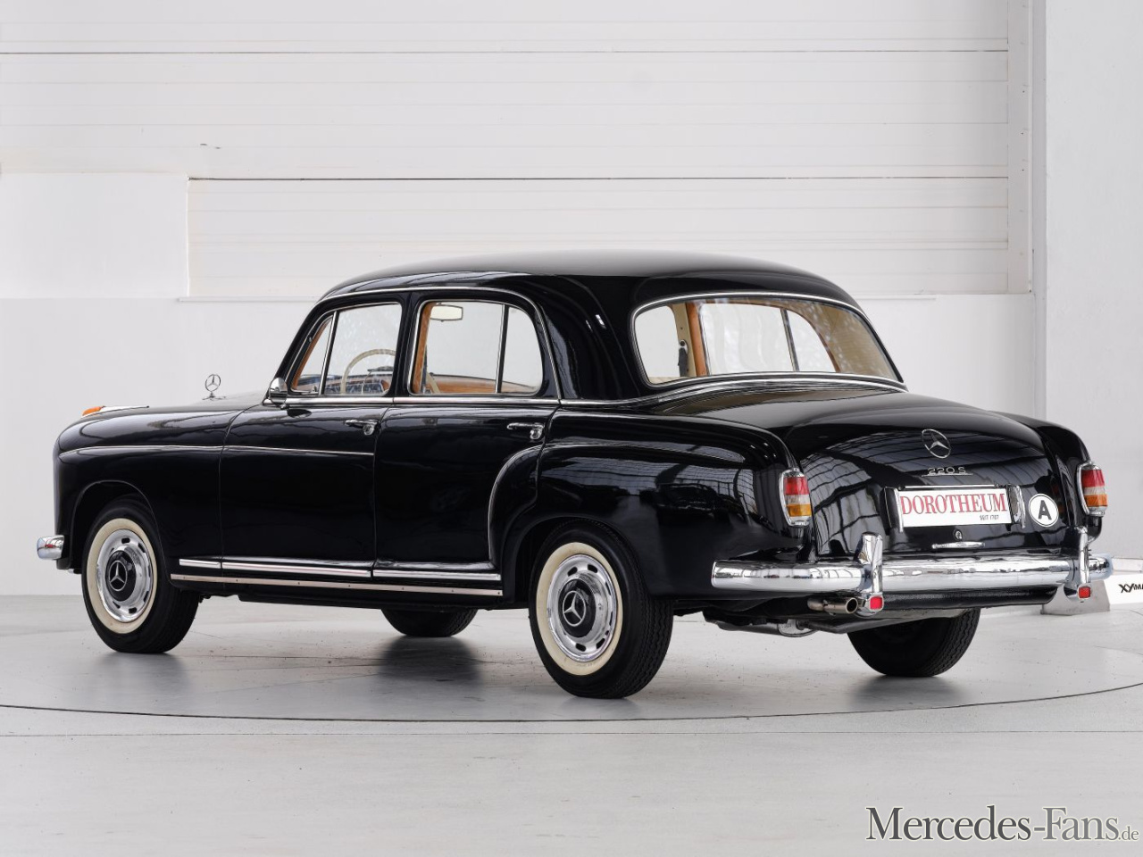 Sterne unterm Hammer: Oberklasse Ponton: Mercedes-Benz 220 S in der ...