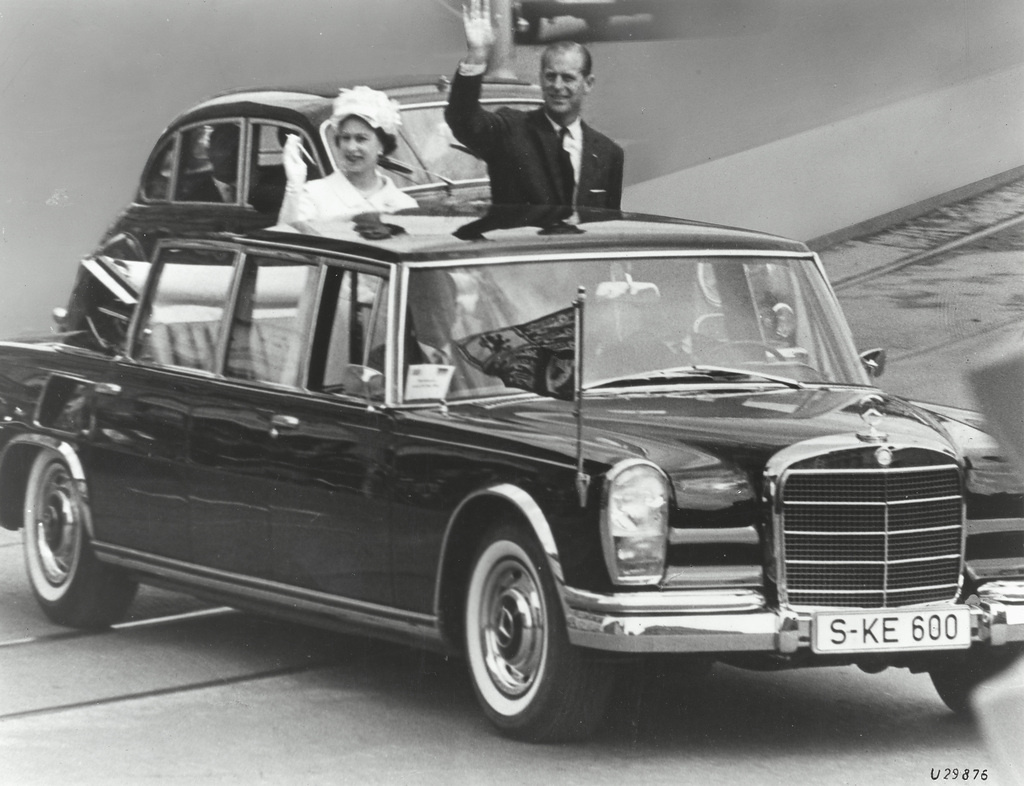 Mercedes 600 und eine Queen in Benz: Auch Königin Elizabeth II. fuhr in ...