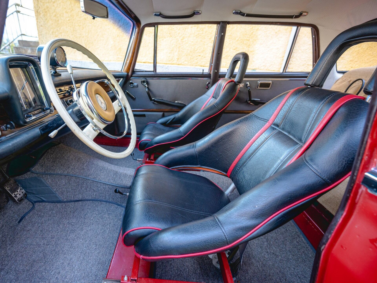 Rallye-Legende: Mercedes-Benz 220SE von Rauno Aaltonen: Road-Star der ...